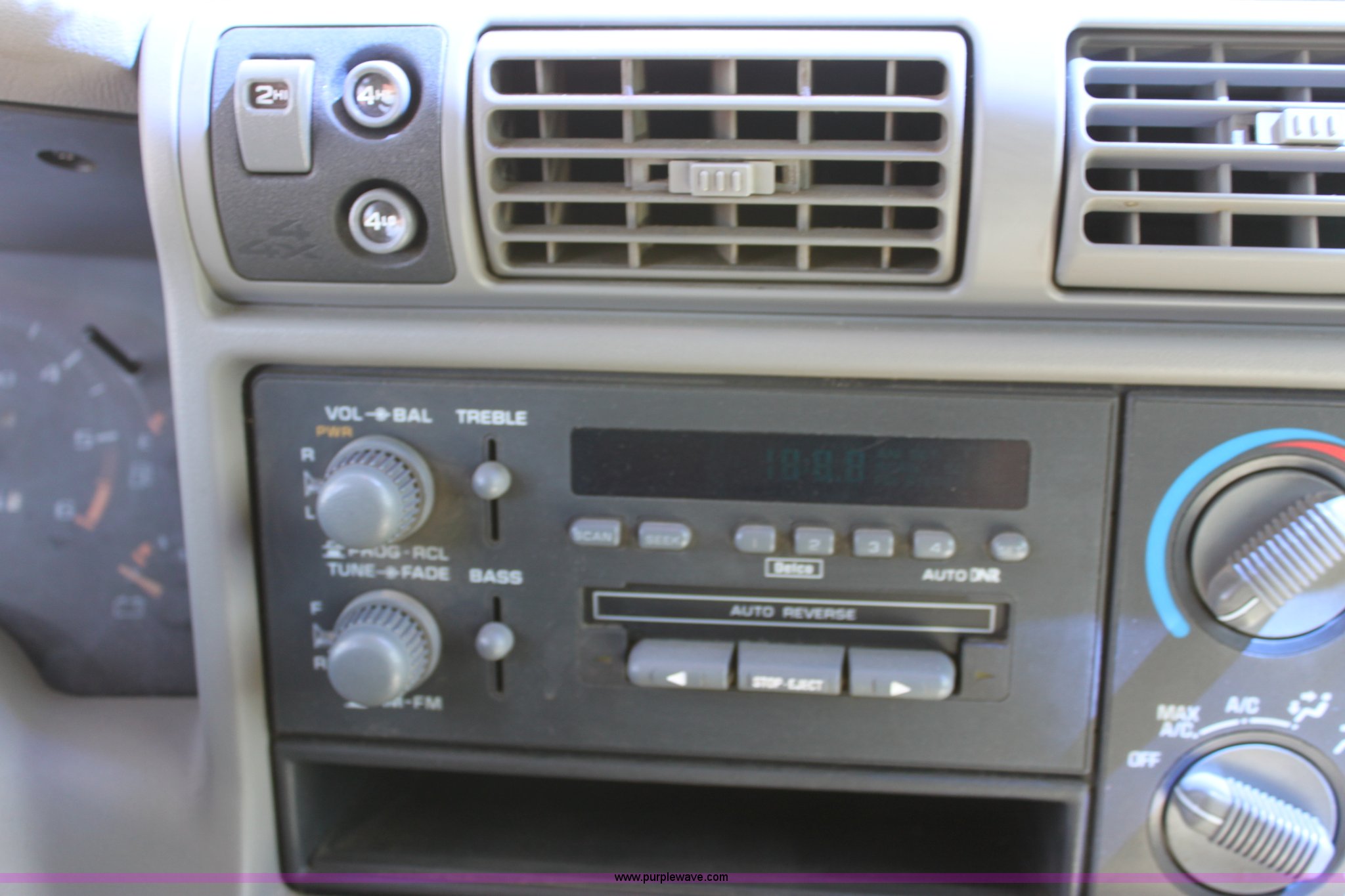 1997 GMC Jimmy SUV in Lyons, KS | Item D7664 sold | Purple Wave