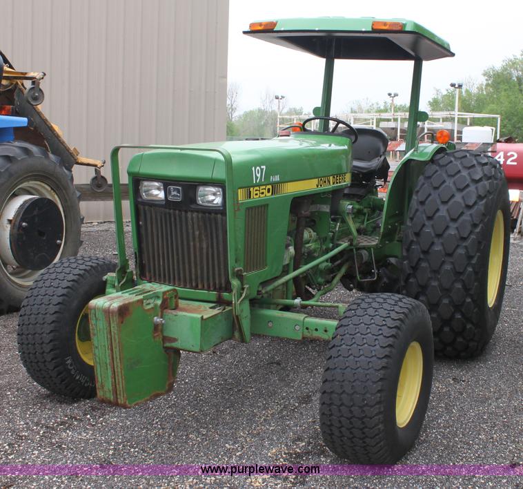 John Deere 1650 tractor in Hutchinson, KS | Item D7671 sold | Purple Wave