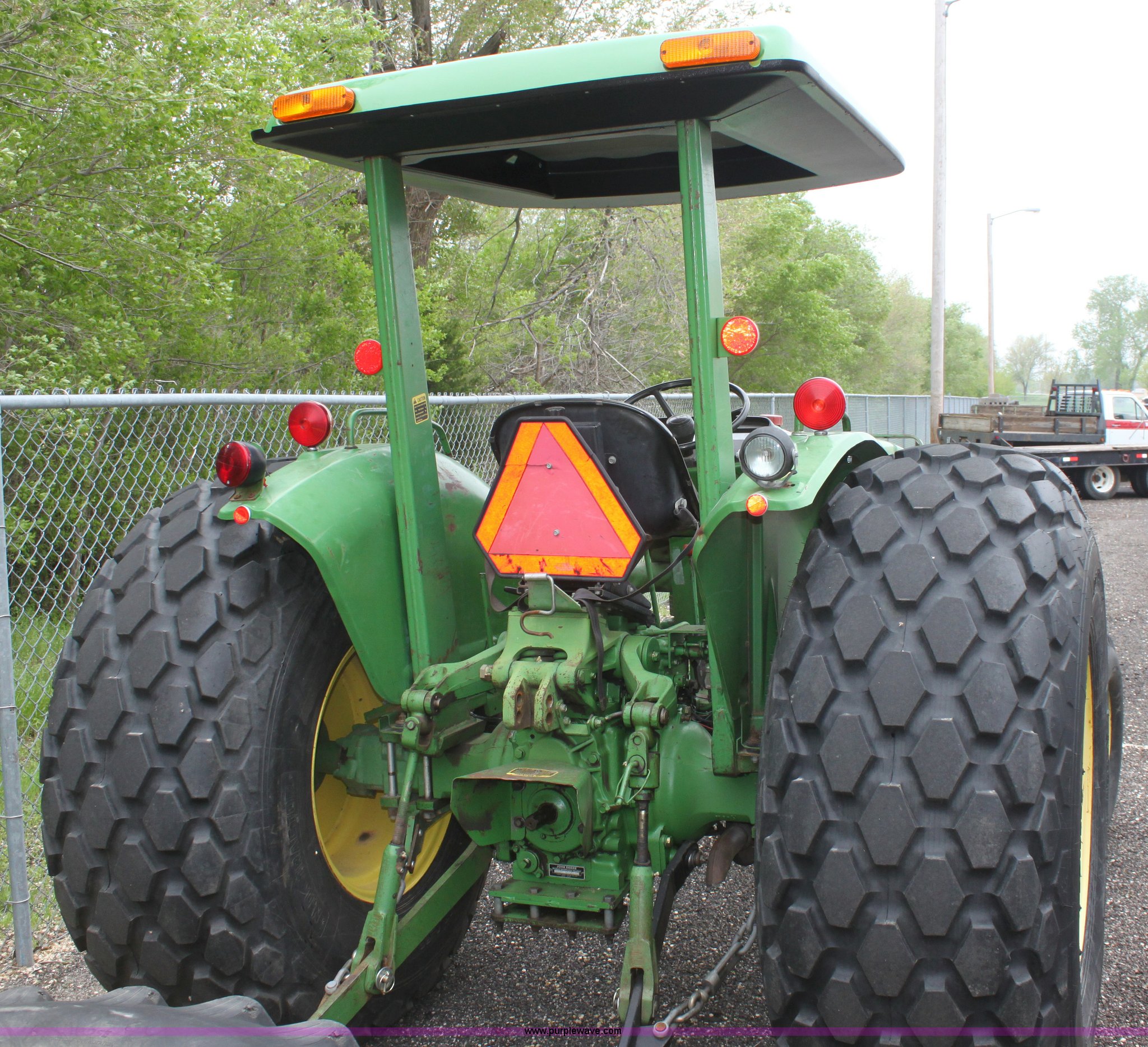 John Deere 1650 tractor in Hutchinson, KS | Item D7671 sold | Purple Wave
