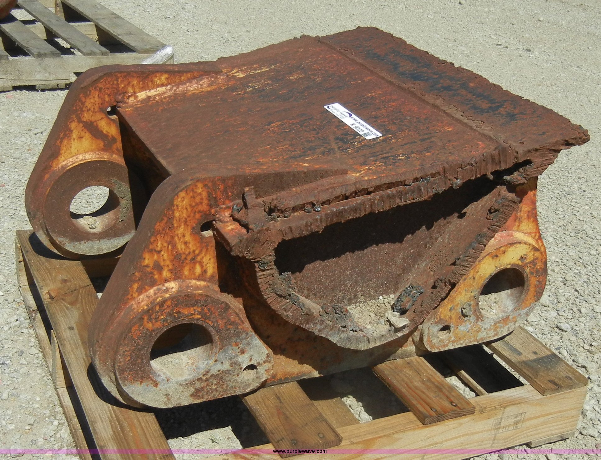 Quick attach bracket for excavators in Topeka, KS | Item K9020 sold ...