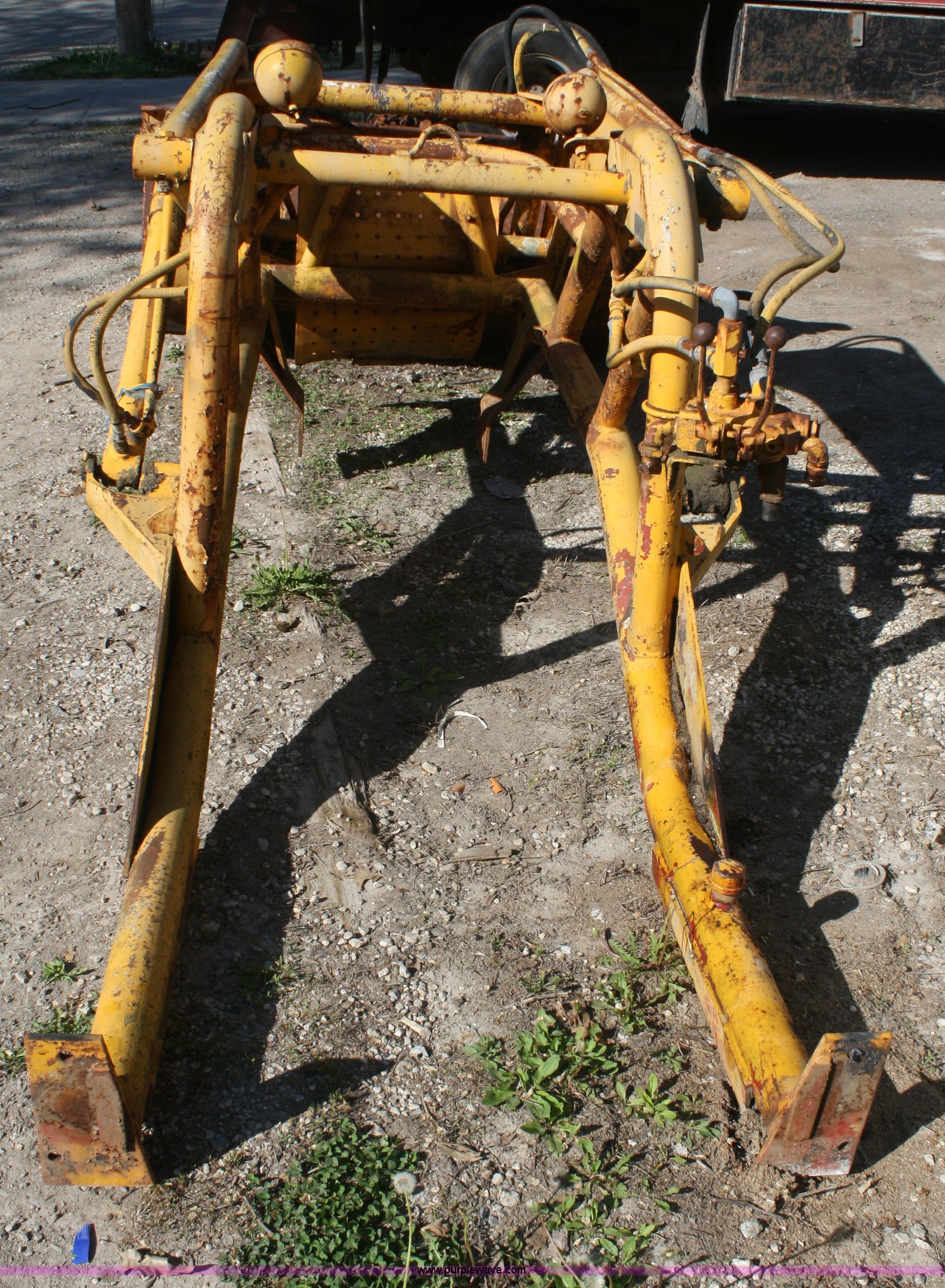 Wagner Iron Works loader in Tonganoxie, KS | Item B6514 sold | Purple Wave