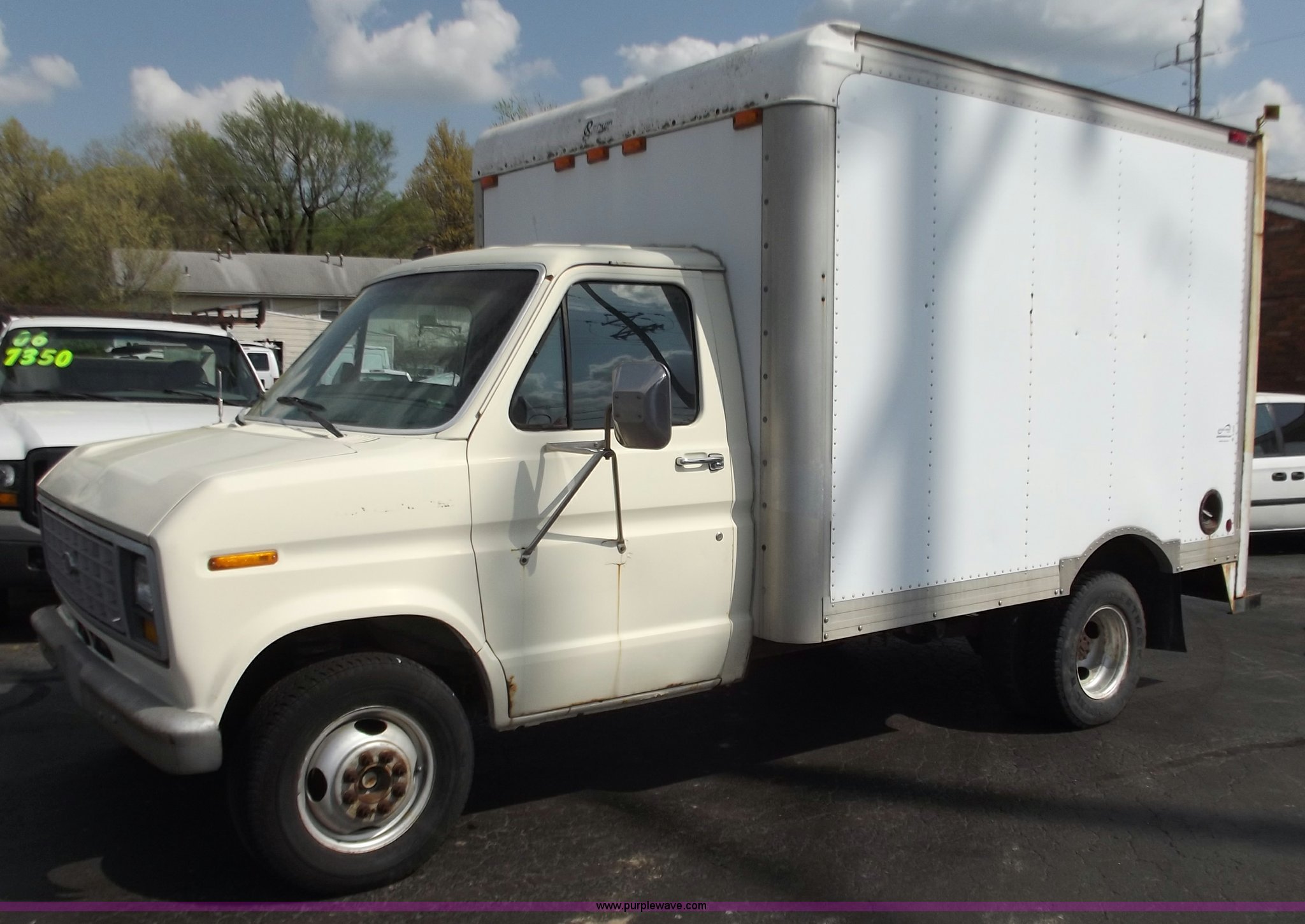 1988 Ford E350 box van in Grandview, MO | Item D3858 sold | Purple Wave