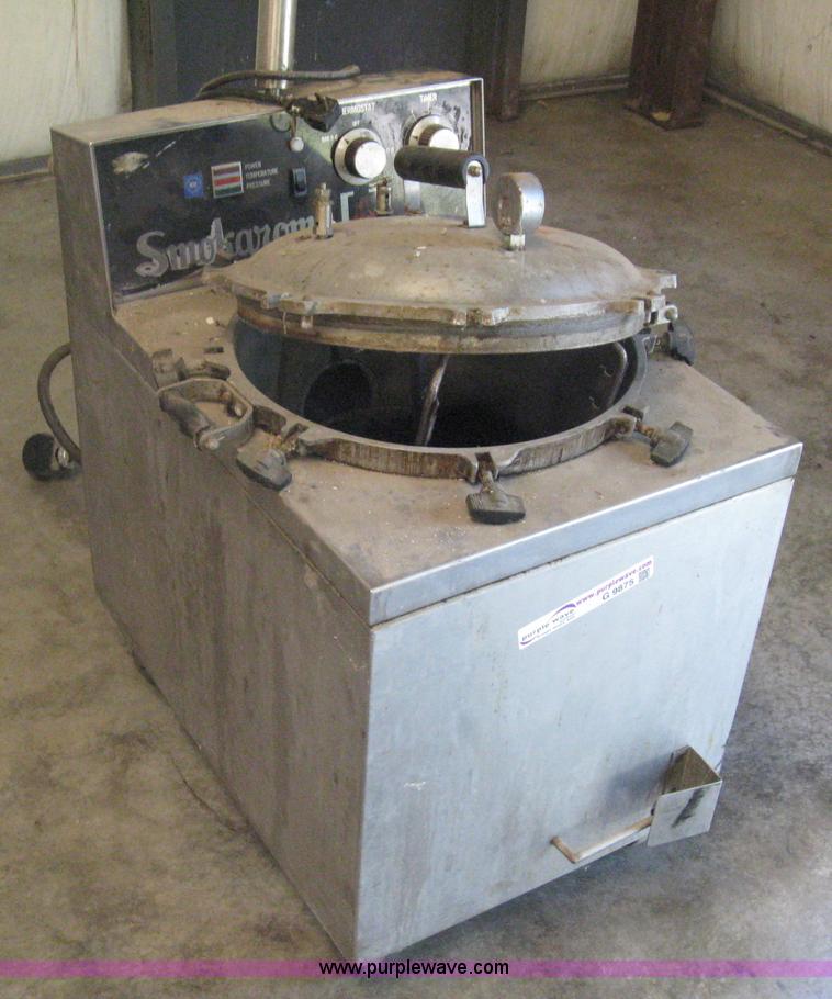 Smokaroma L indoor smoker/cooker in Wichita , KS | Item G9875 sold ...