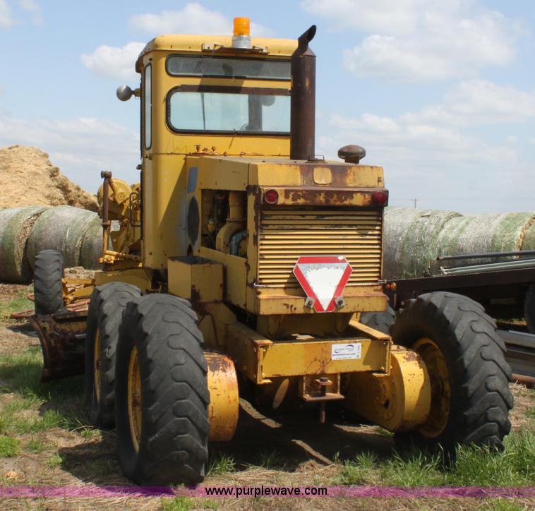 Wabco 440 motor grader in Herington, KS | Item D7825 sold | Purple Wave