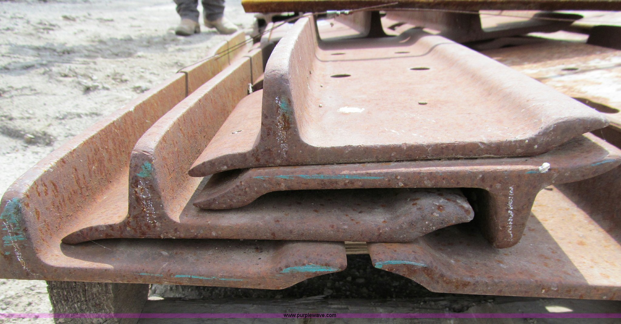 (80) 24" single grouser track pads in West Branch, IA | Item A8211 sold ...