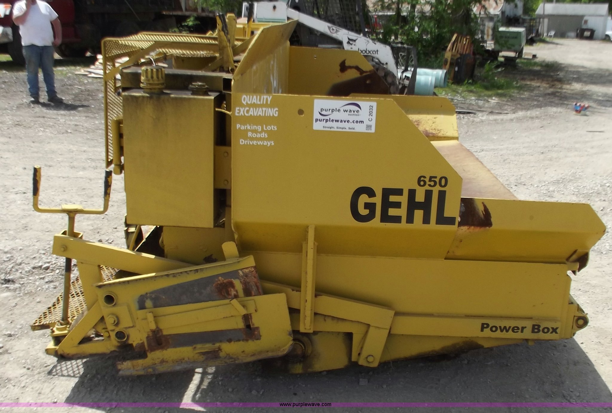 Gehl 650 power box asphalt paver in Belton, MO | Item C2032 sold ...