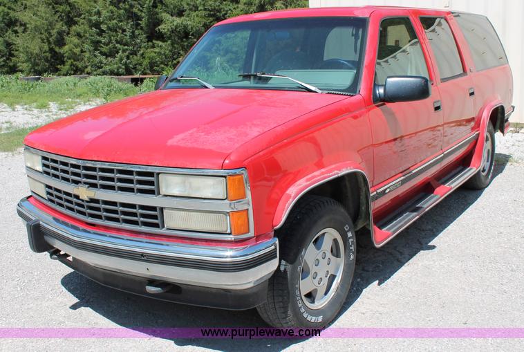 1993 Chevrolet Suburban in Colwich, KS | Item D7811 sold | Purple Wave