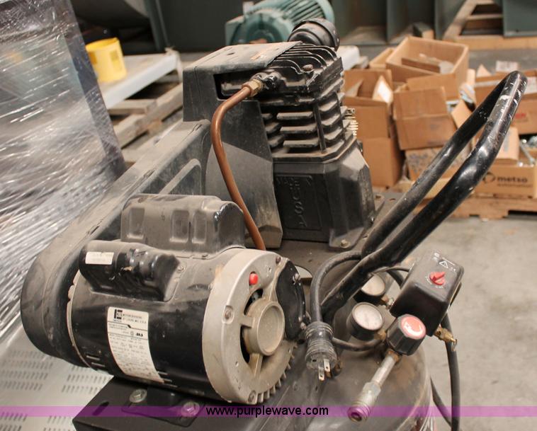 26 gallon Maxus air compressor in Colwich, KS | Item I9733 sold ...