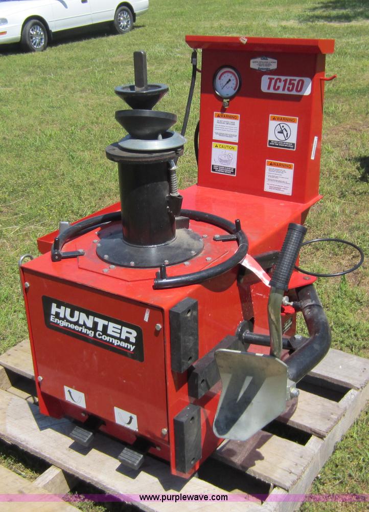Hunter TC150 tire machine in Chouteau, OK | Item V9057 sold | Purple Wave