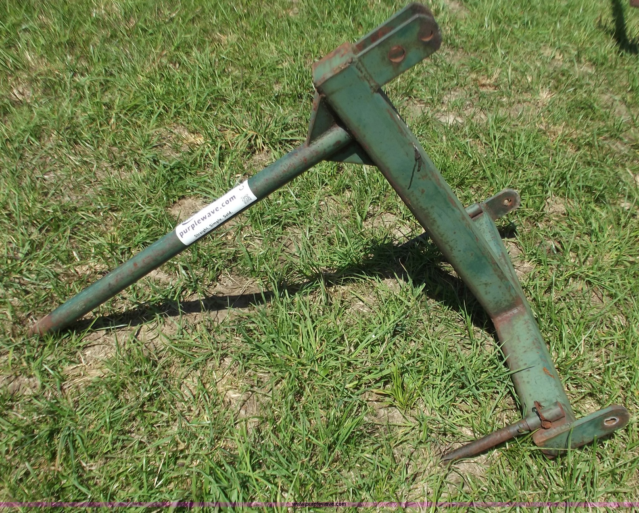 Three point bale spike in Bolivar, MO | Item C2027 sold | Purple Wave