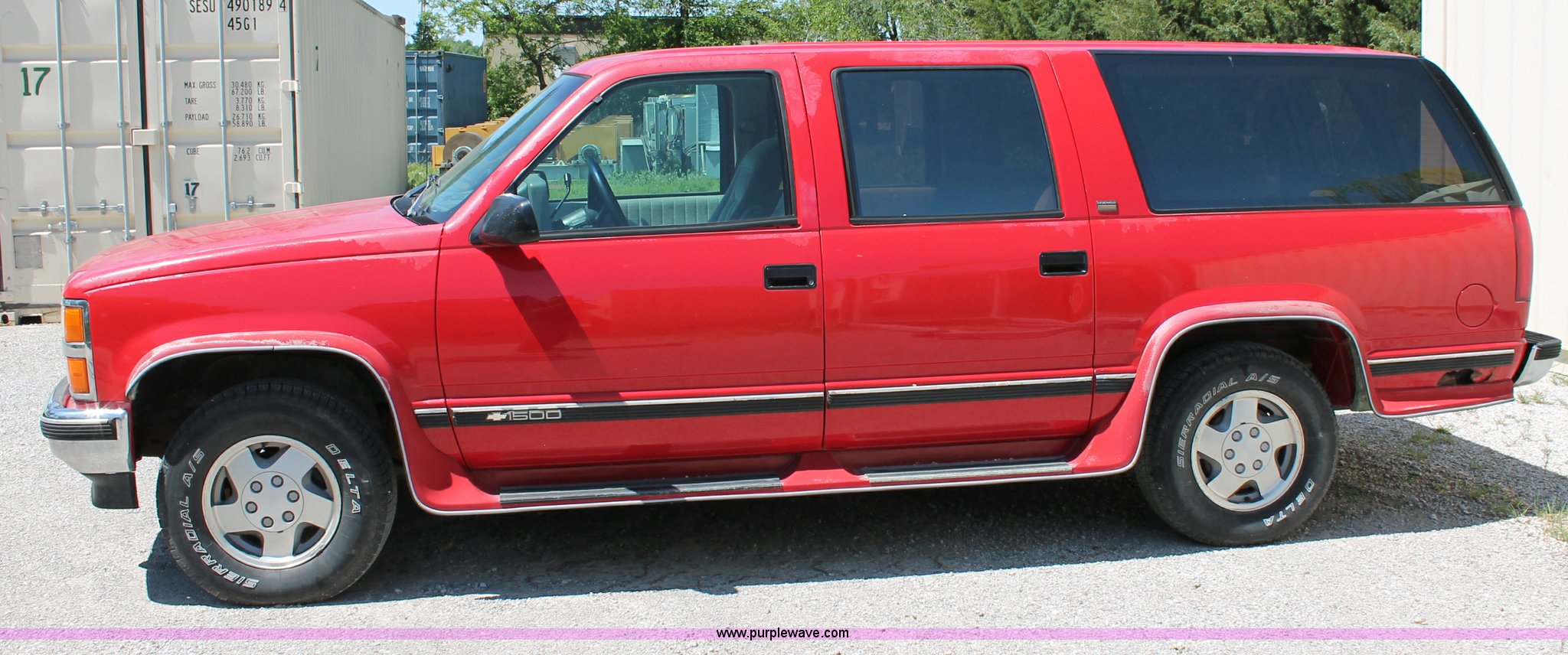 1993 Chevrolet Suburban in Colwich, KS | Item D7811 sold | Purple Wave