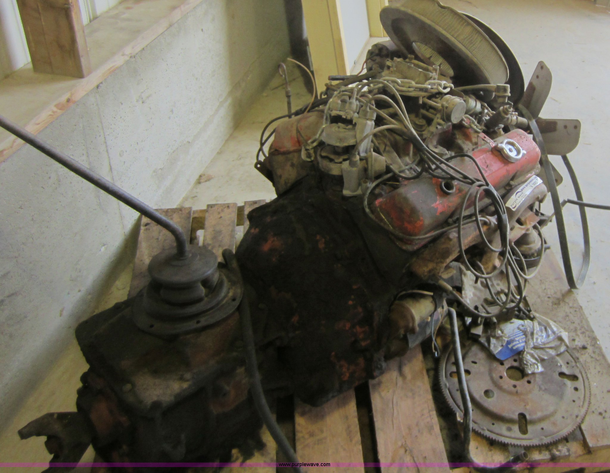 Chevrolet 283 motor in Canton, KS | Item V9067 sold | Purple Wave