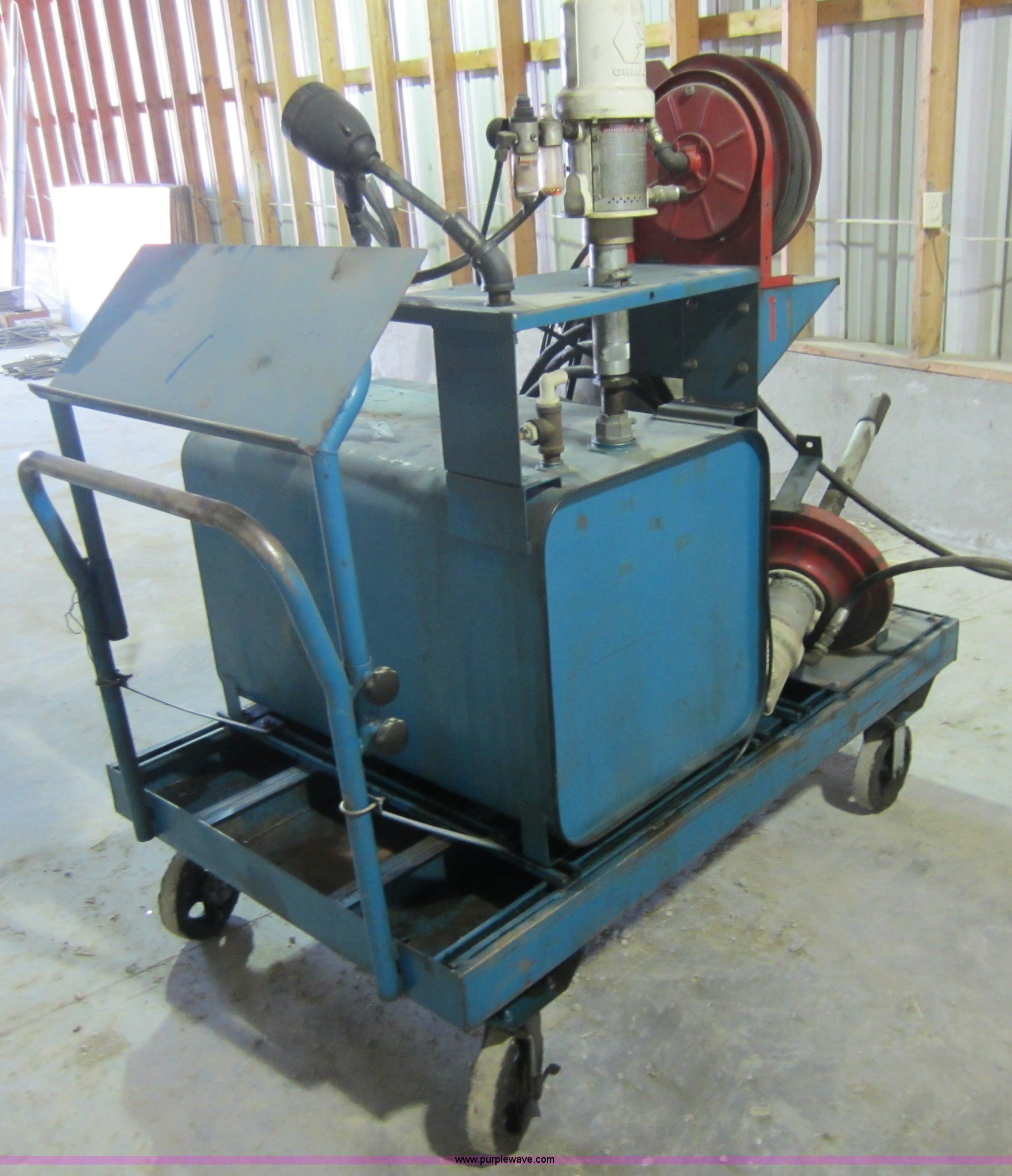 Valley lube cart in Canton, KS | Item V9071 sold | Purple Wave