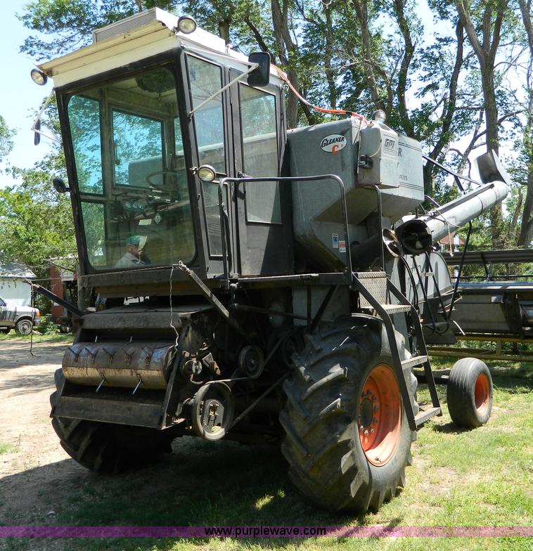 1967 Allis-Chalmers Gleaner C combine in Hosington, KS | Item B3660 ...