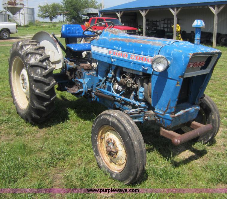 Ford 2000 tractor in Ramona, OK | Item C5488 sold | Purple Wave