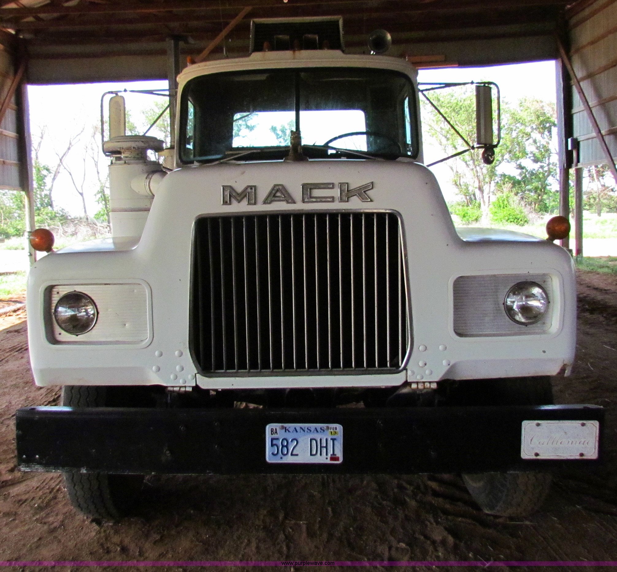 1975 Mack R600 semi truck in Hardtner, KS | Item B7245 sold | Purple Wave