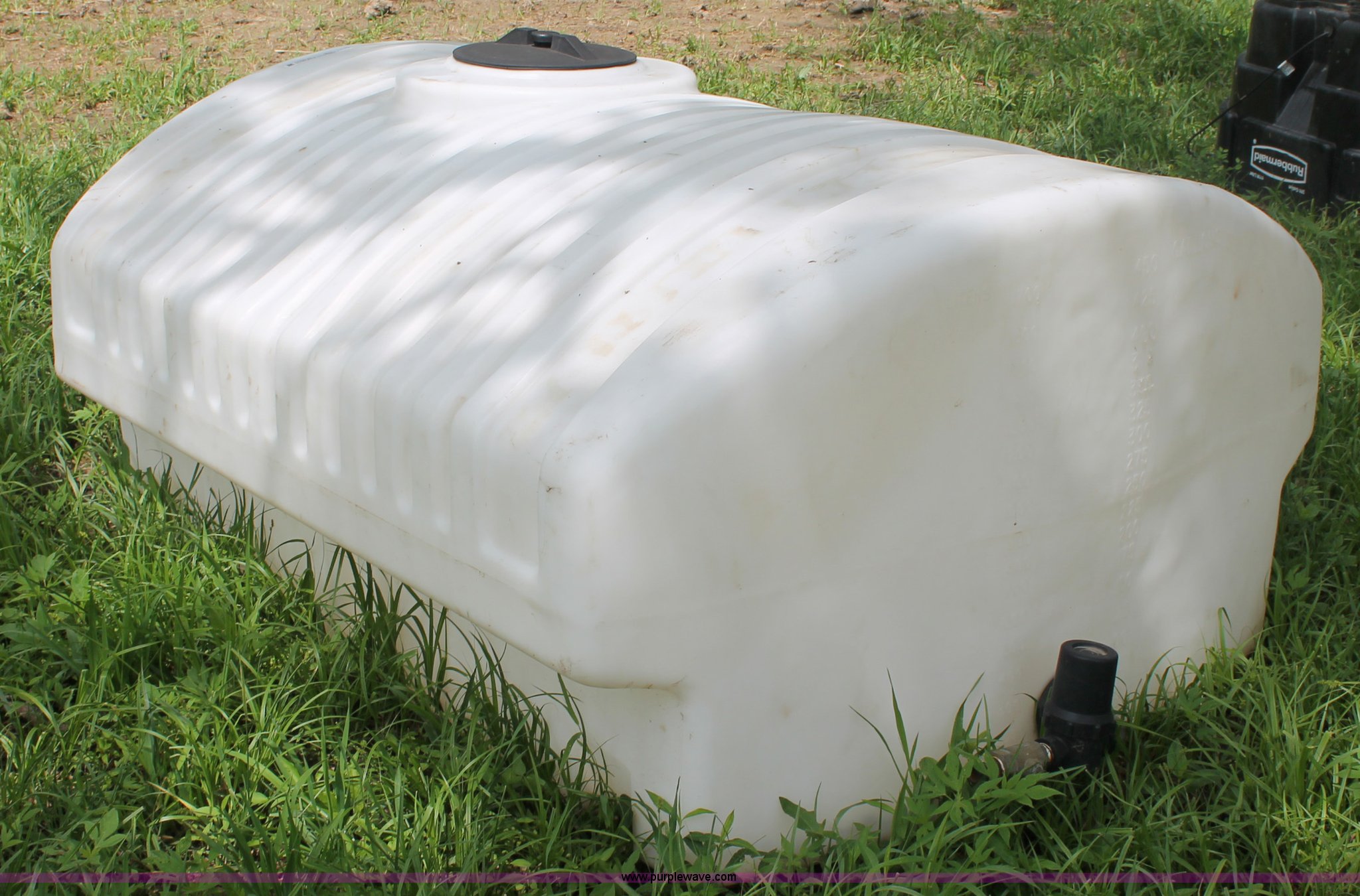 450 gallon poly tank in Kingsville, MO | Item O9300 sold | Purple Wave