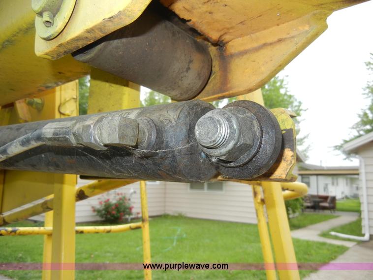 1996 Workforce XLB-4232 boom lift crane with trailer in Garnett, KS ...