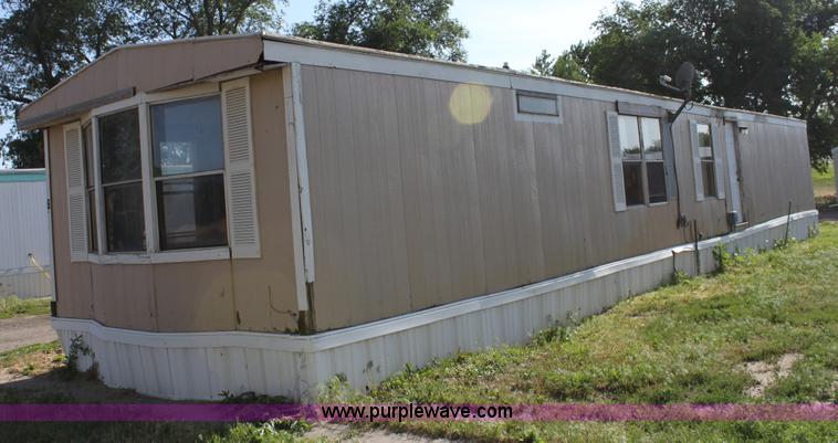 1984 Atlantic mobile home in Hutchinson, KS | Item D5025 sold | Purple Wave