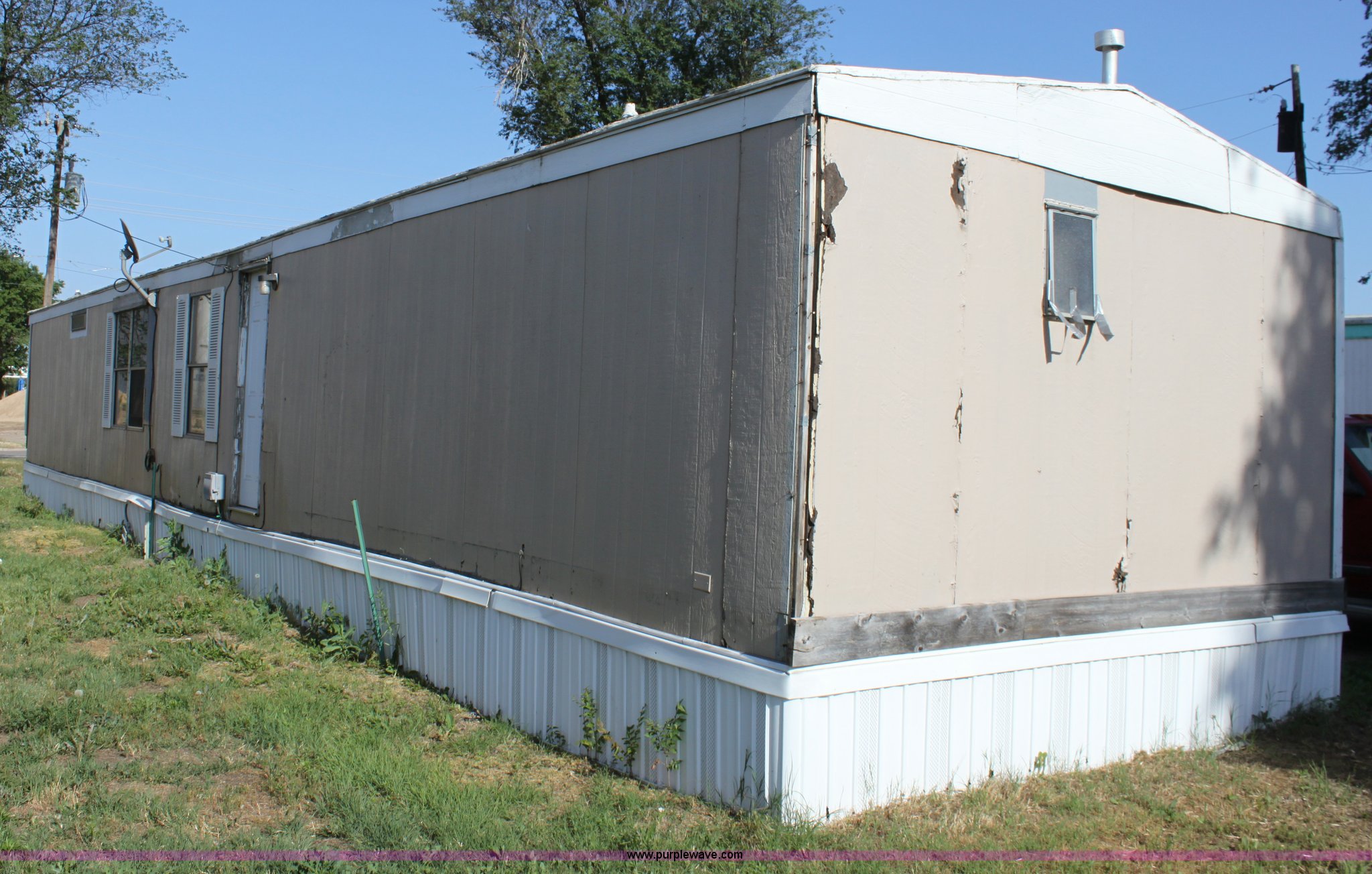 1984 Atlantic mobile home in Hutchinson, KS | Item D5025 sold | Purple Wave