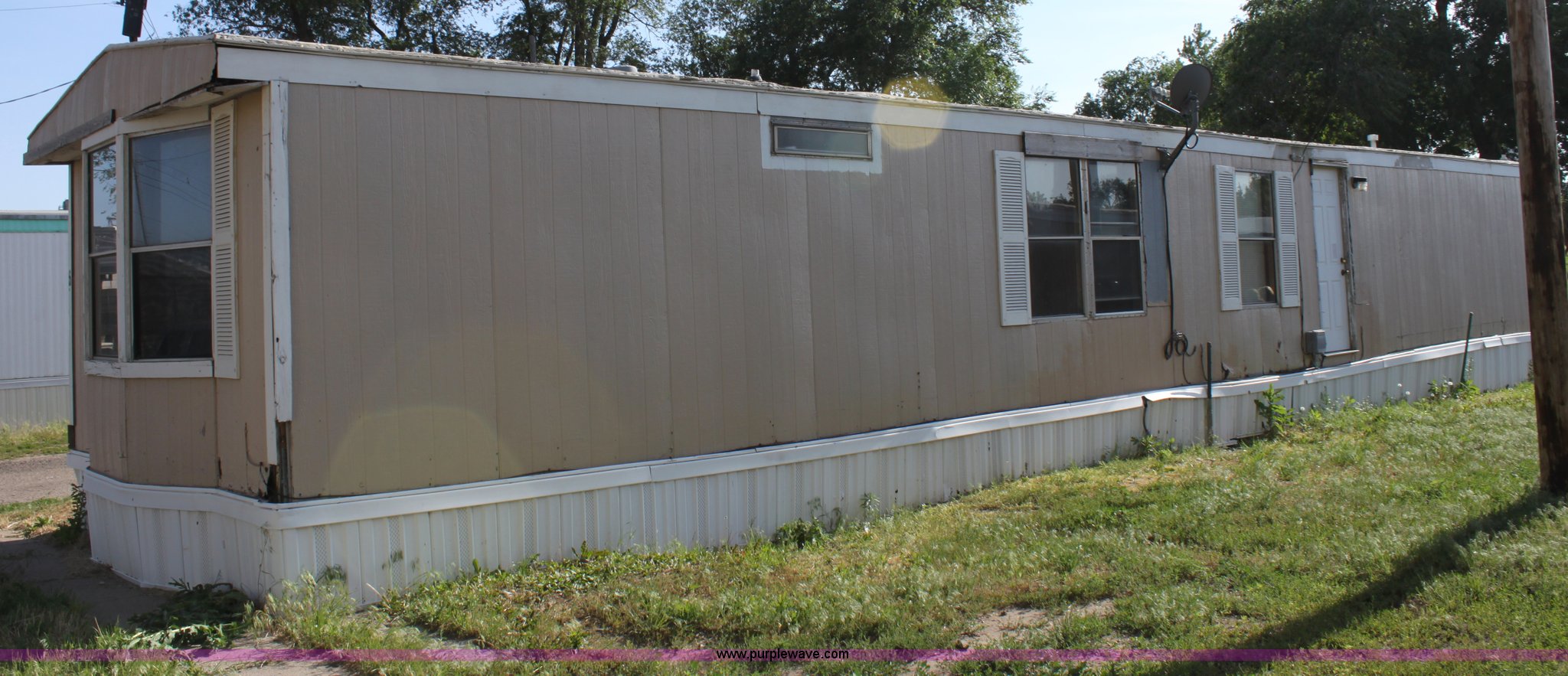 1984 Atlantic mobile home in Hutchinson, KS | Item D5025 sold | Purple Wave