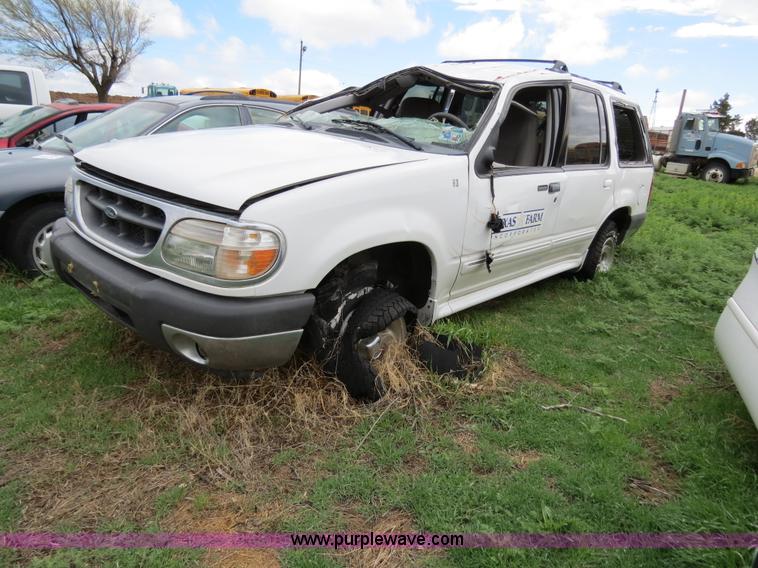 2000 Ford Explorer XLT SUV in Perryton, TX | Item B7506 sold | Purple Wave