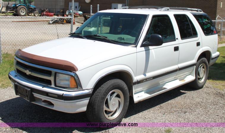 1995 Chevrolet Blazer LT in Rosalia, KS | Item D5115 sold | Purple Wave