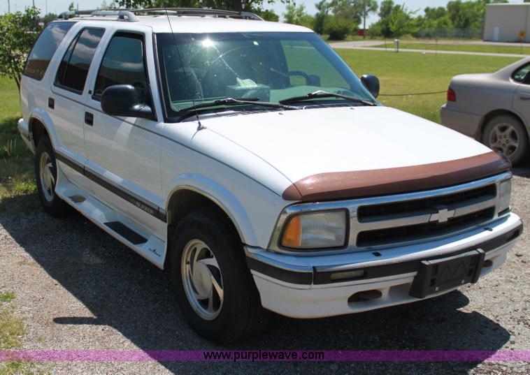 1995 Chevrolet Blazer LT in Rosalia, KS | Item D5115 sold | Purple Wave