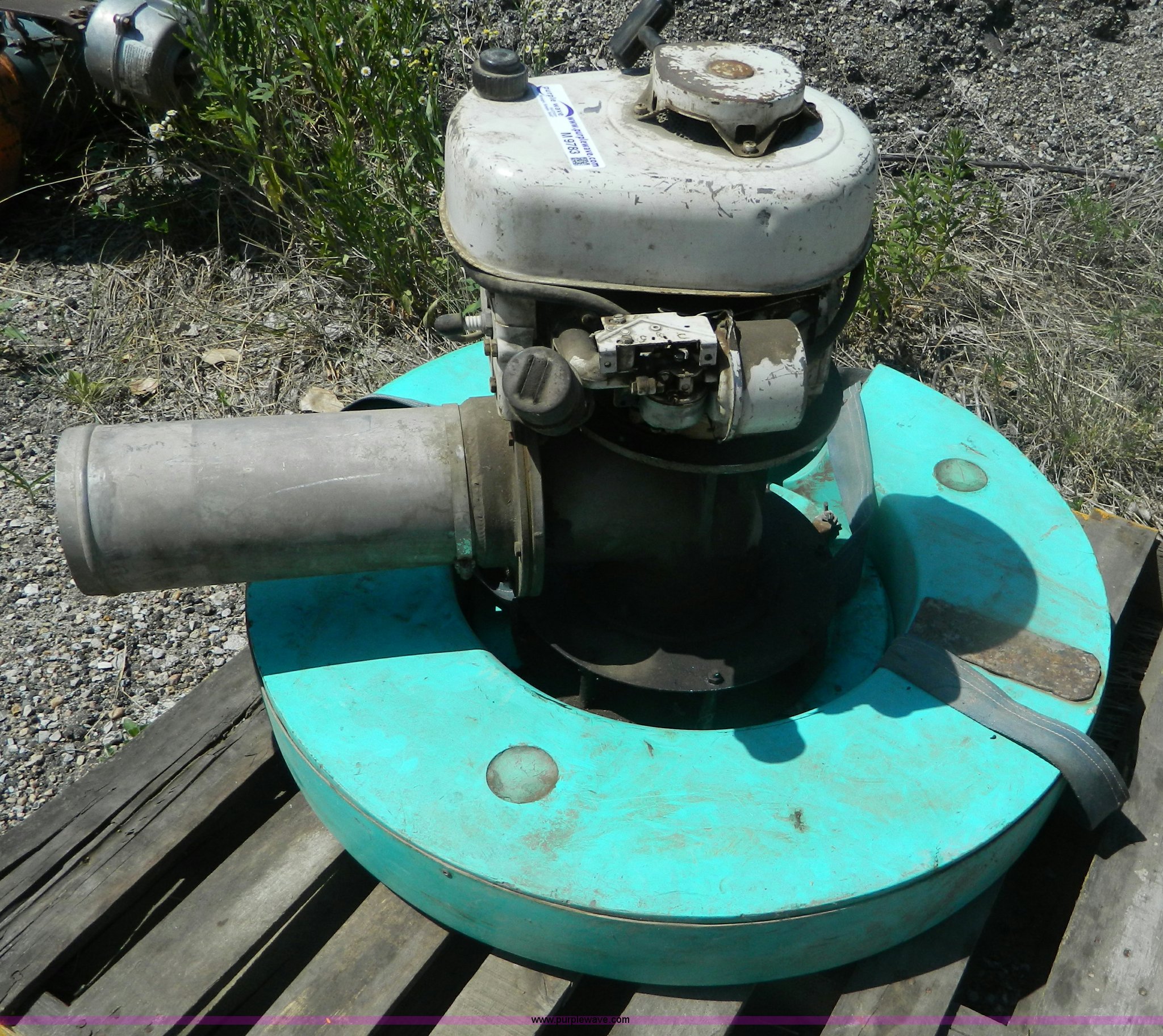 Floating pond pump in Scandia, KS | Item M9783 sold | Purple Wave