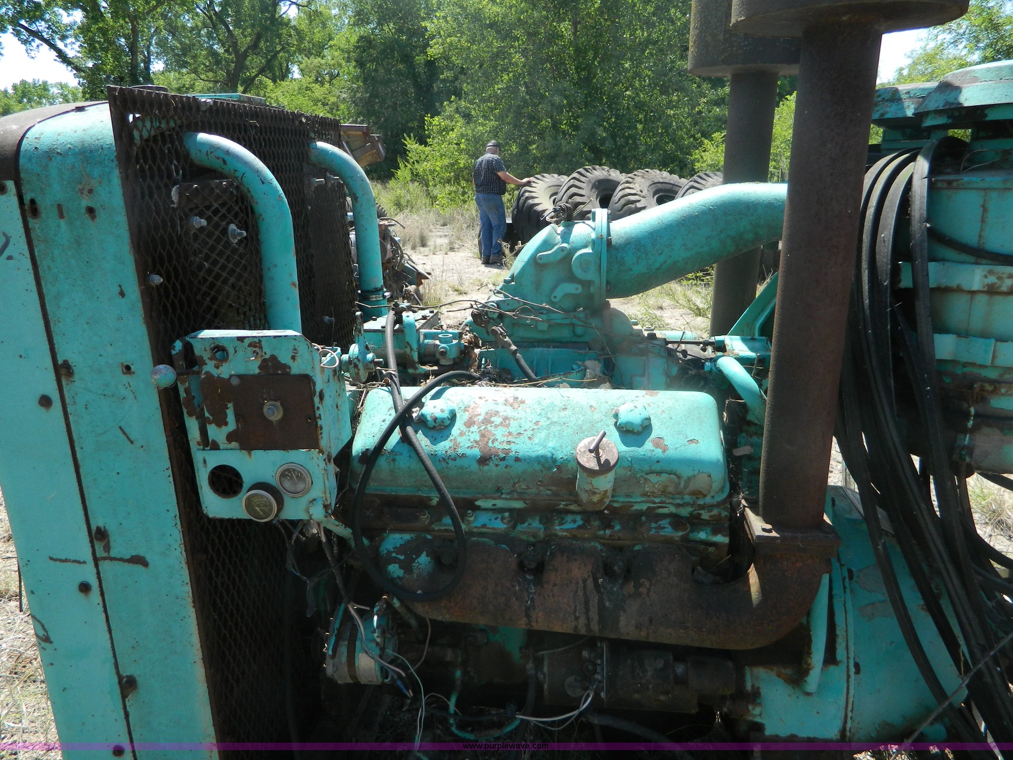Detroit 318 diesel engine in Scandia, KS | Item M9791 sold | Purple Wave