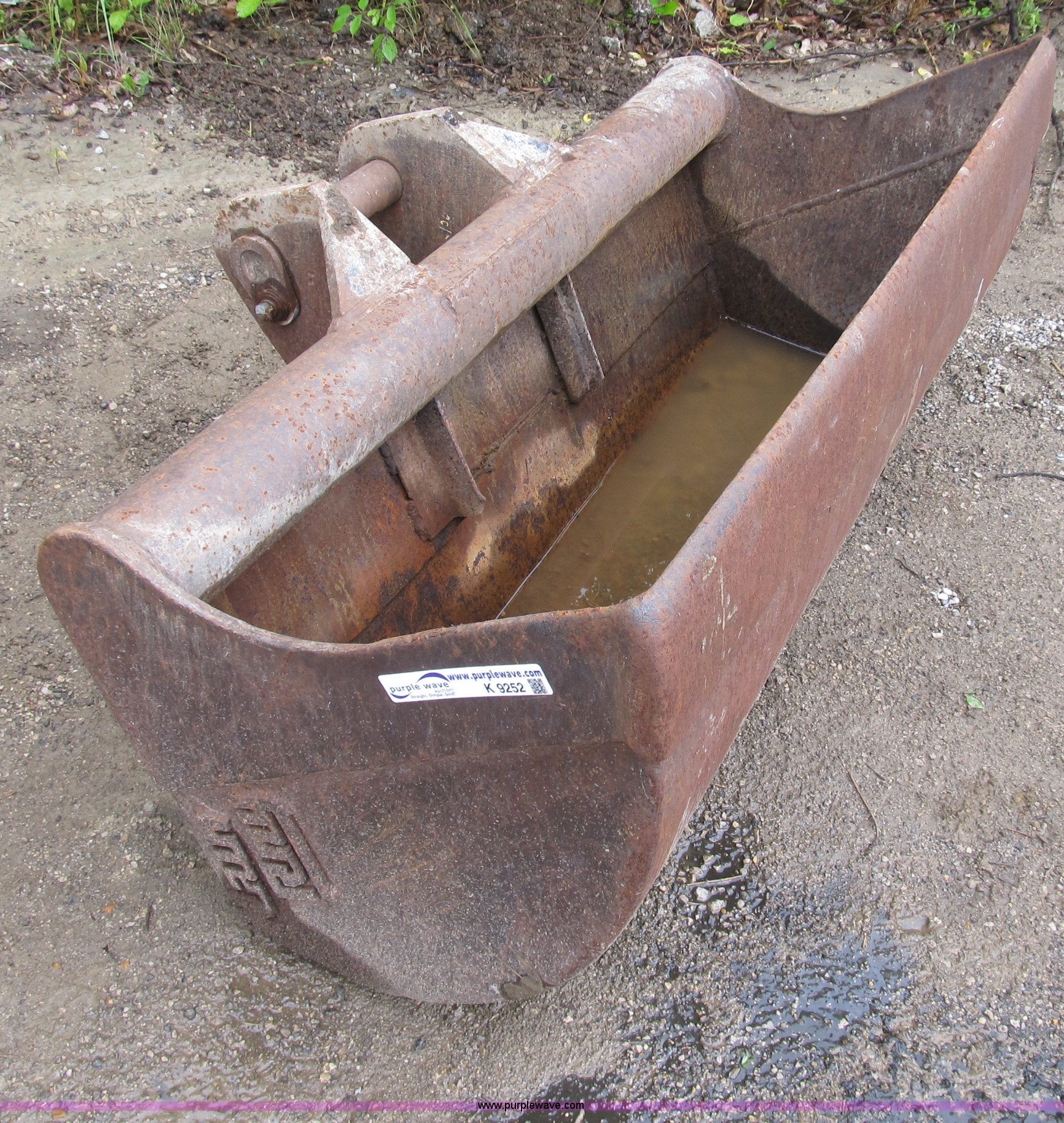 Wain Roy 48" backhoe bucket in Fenton, MO | Item K9252 sold | Purple Wave