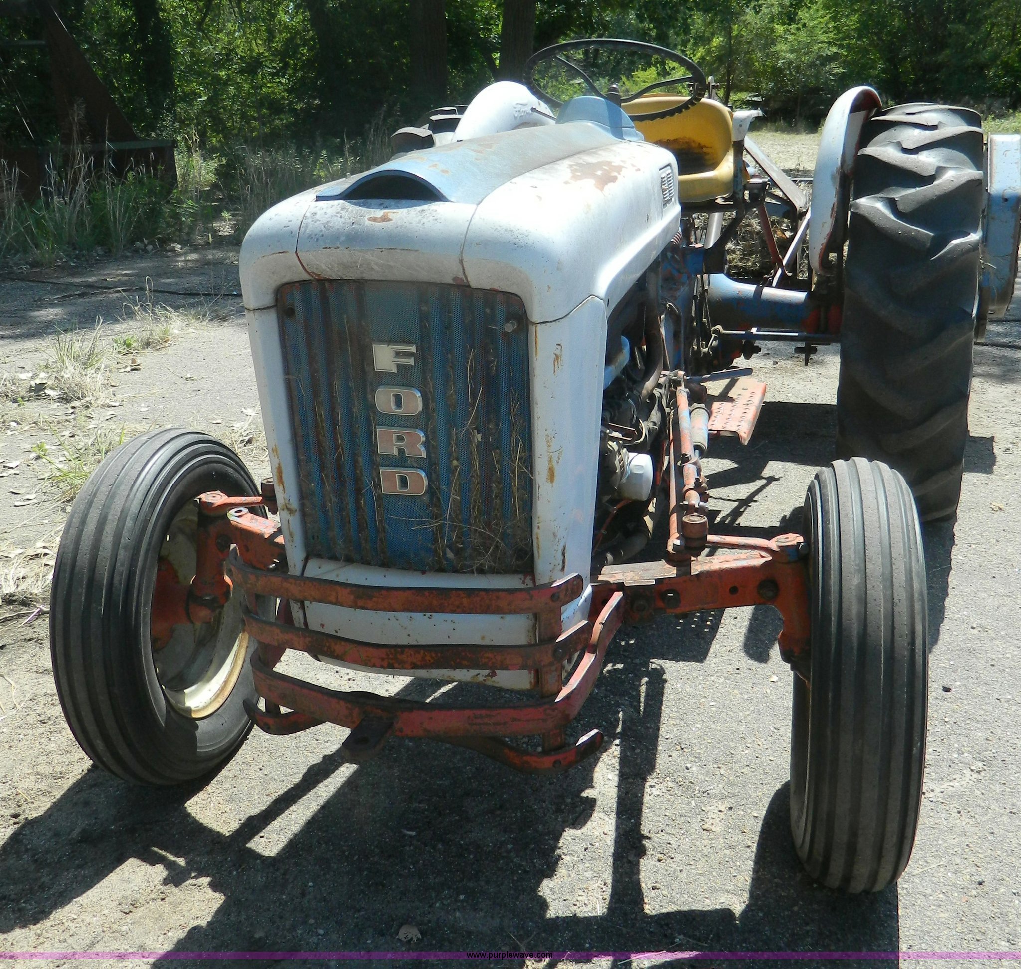 Ford 641 tractor in Scandia, KS | Item M9797 sold | Purple Wave