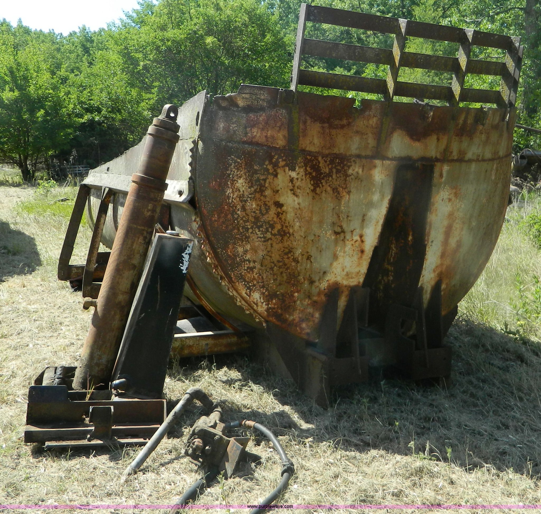 14' dump barrel bed in Scandia, KS | Item M9810 sold | Purple Wave