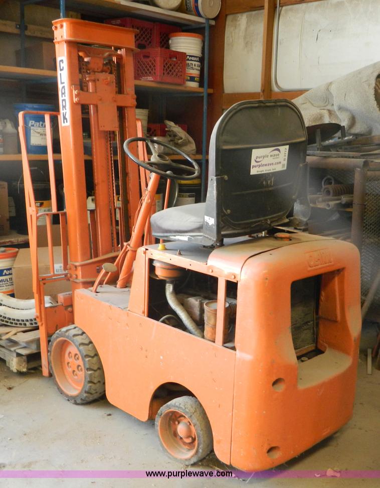 Clarke Clipper forklift in Plainville, KS | Item B3717 sold | Purple Wave