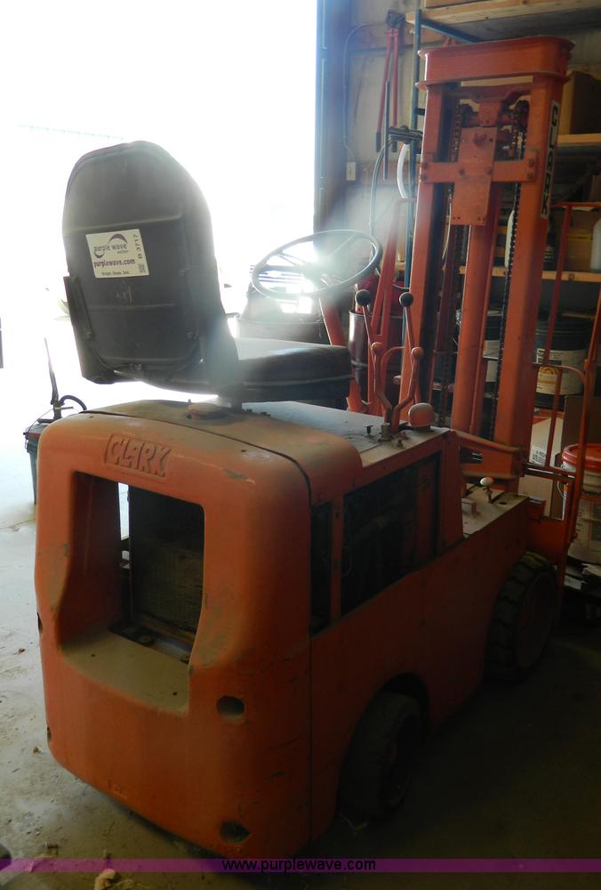 Clarke Clipper forklift in Plainville, KS | Item B3717 sold | Purple Wave
