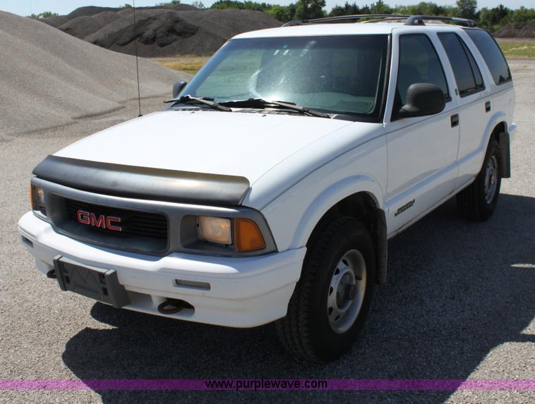 1997 GMC Jimmy SL SUV in El Dorado, KS | Item D5106 sold | Purple Wave