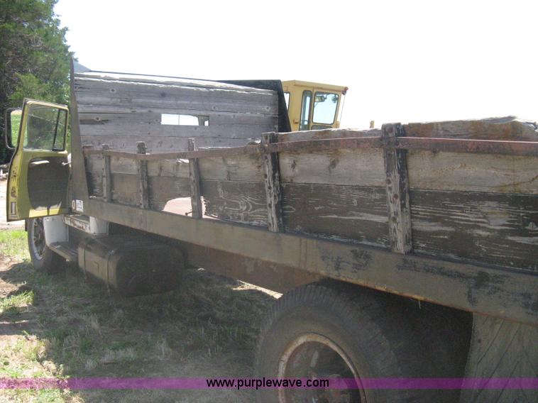 1970 International Loadstar 1600 flatbed dump truck in Maize, KS | Item ...