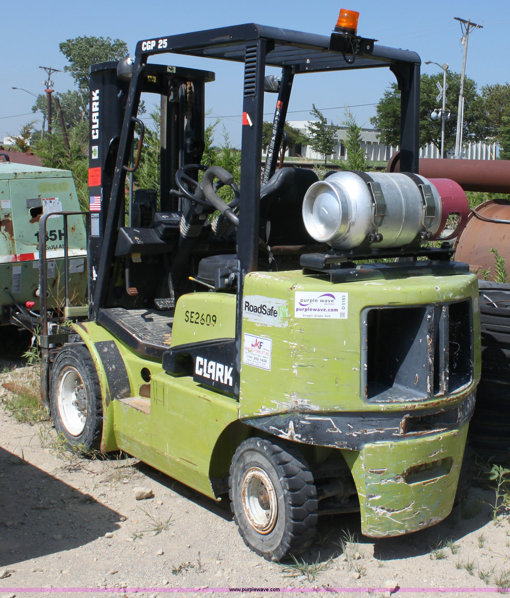 Clark CGP25 forklift in El Dorado, KS | Item D5183 sold | Purple Wave