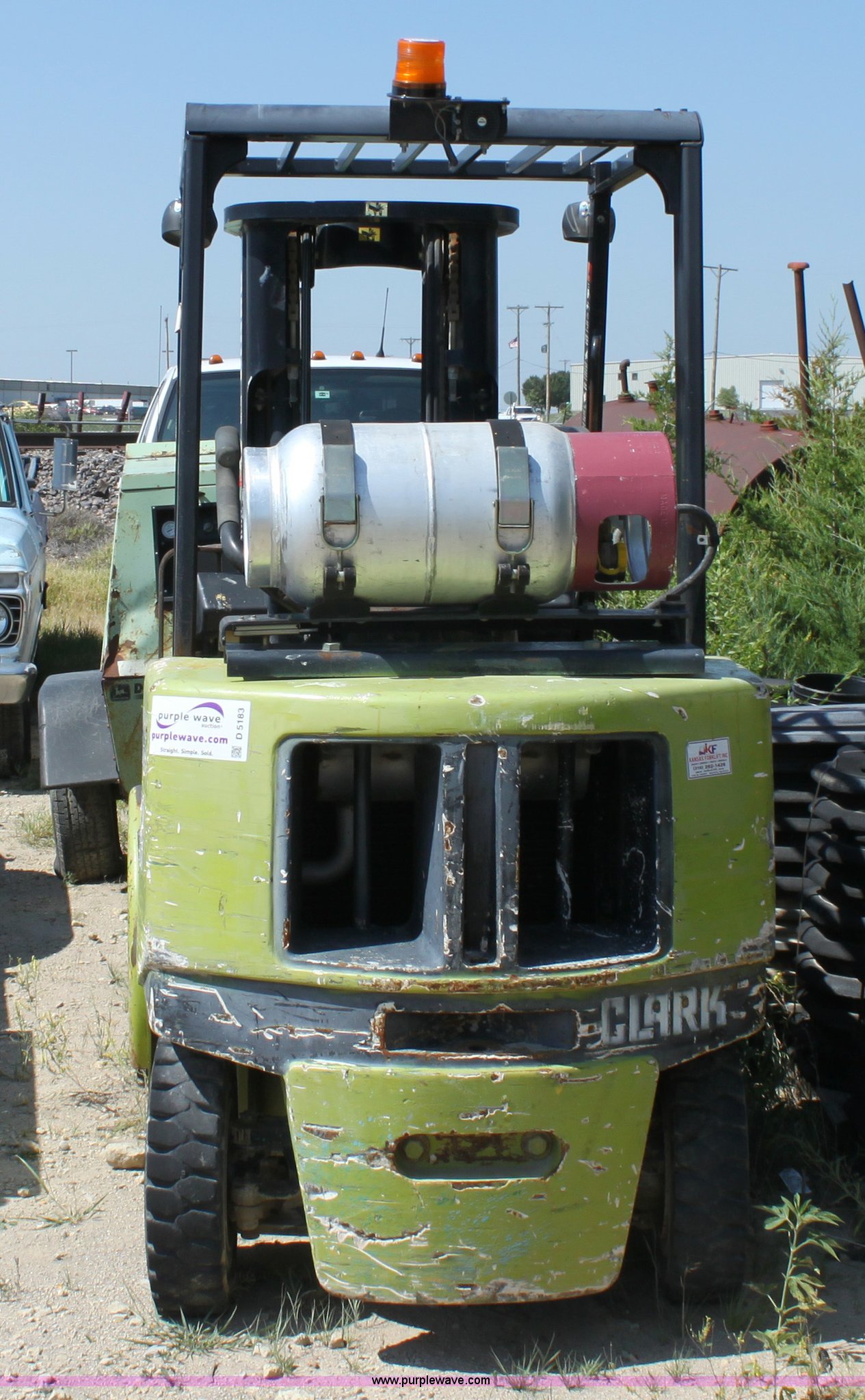 Clark CGP25 forklift in El Dorado, KS | Item D5183 sold | Purple Wave