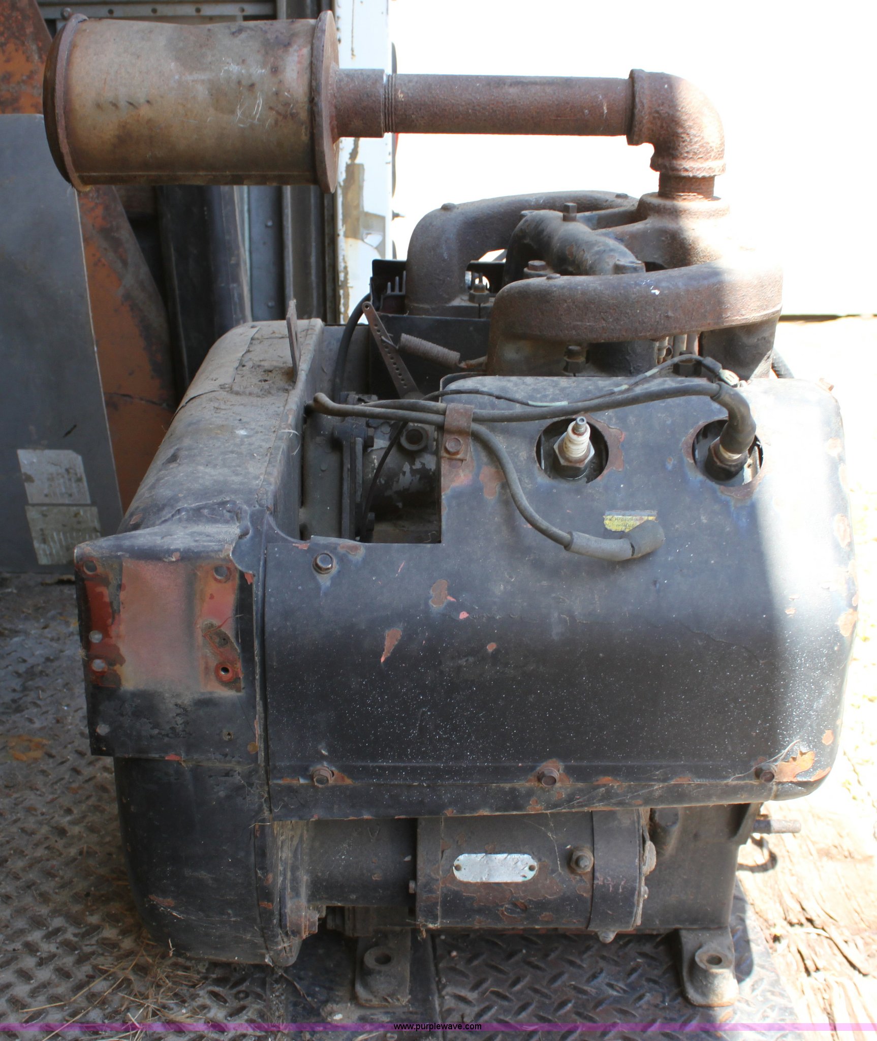Wisconsin V4HD four cylinder gas engine in El Dorado, KS | Item D7837 ...