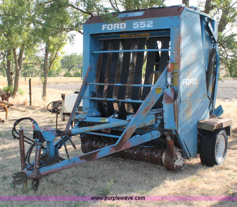 Ford 552 round baler in Jetmore, KS | Item L9893 sold | Purple Wave
