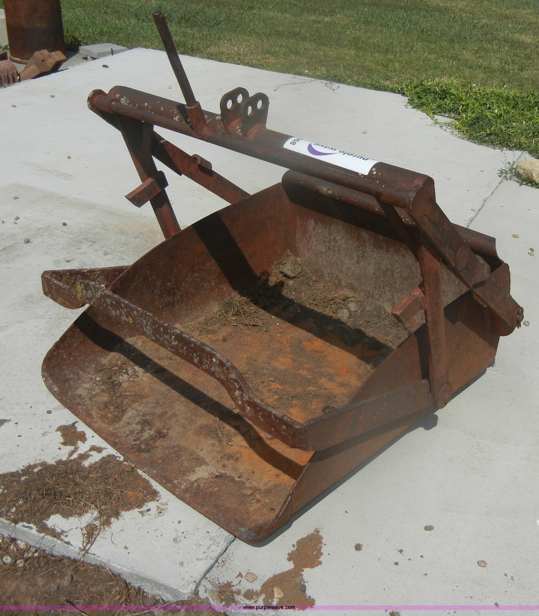 Dearborn 19-6 dirt scoop in Barnes , KS | Item D4368 sold | Purple Wave