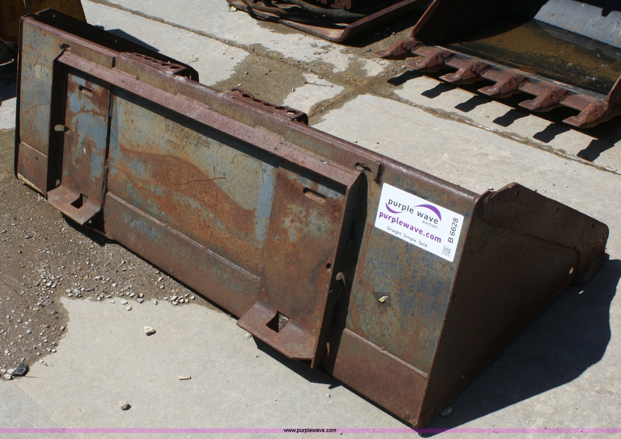 Bobcat 68" low profile skid steer bucket in Olathe, KS | Item B6628 ...