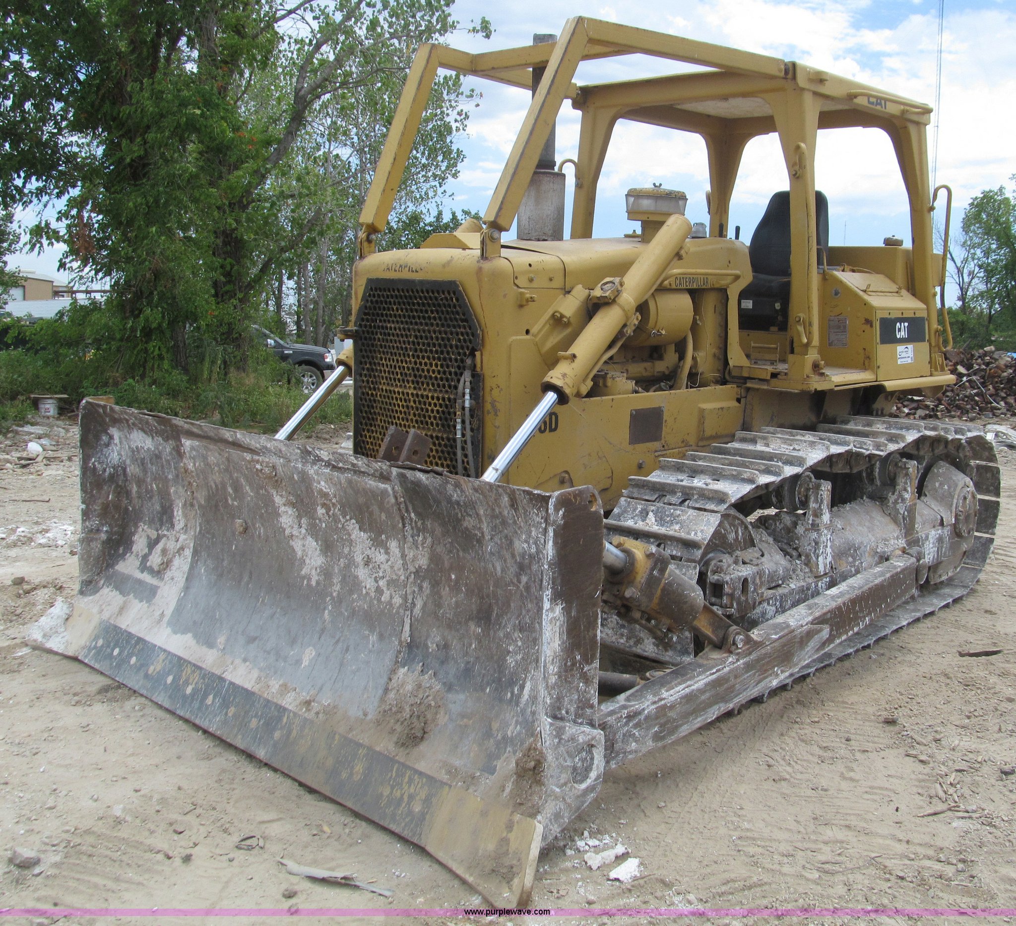 1980 Caterpillar D6D dozer in Joplin, MO | Item F4537 sold | Purple Wave