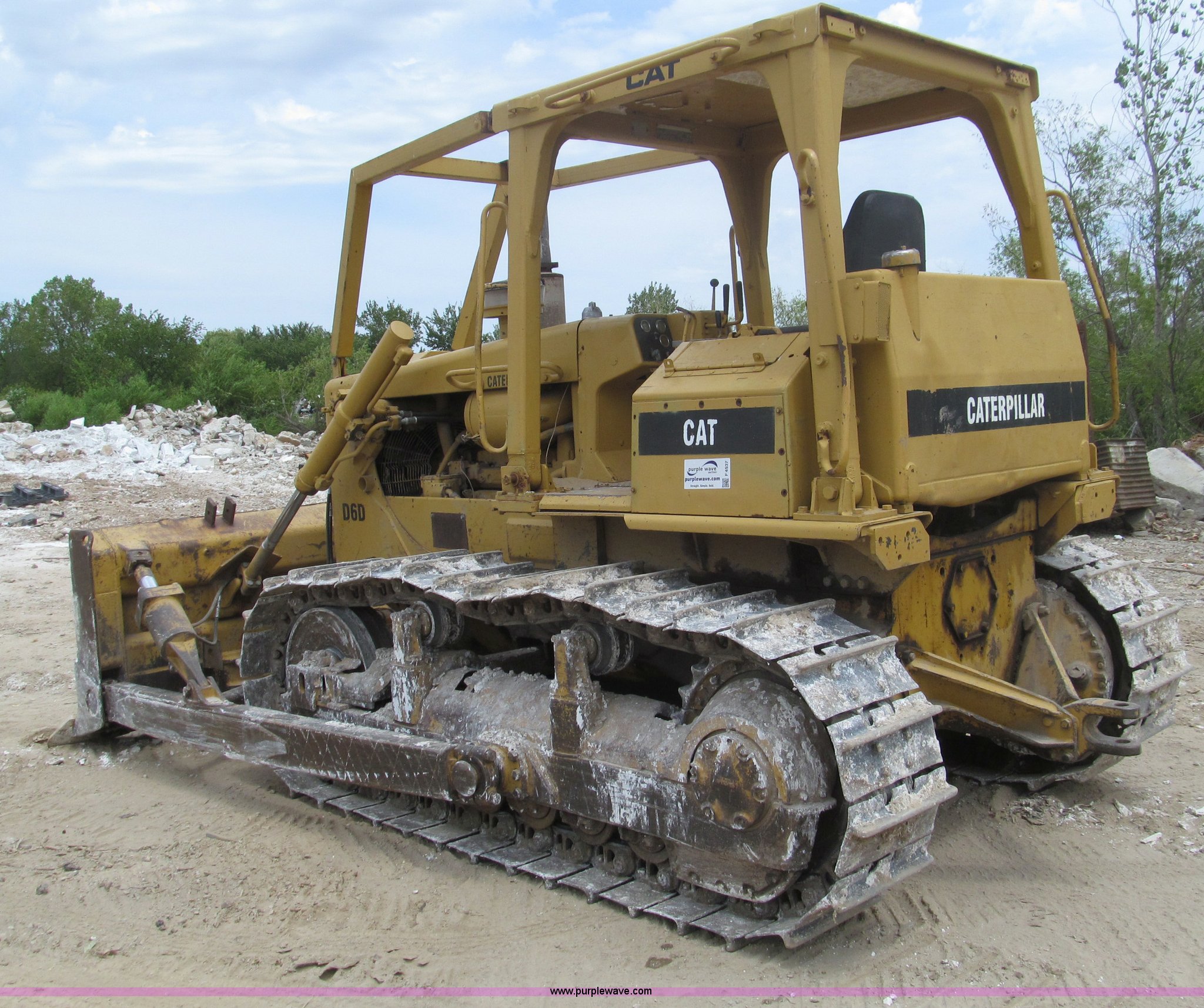 1980 Caterpillar D6D dozer in Joplin, MO | Item F4537 sold | Purple Wave
