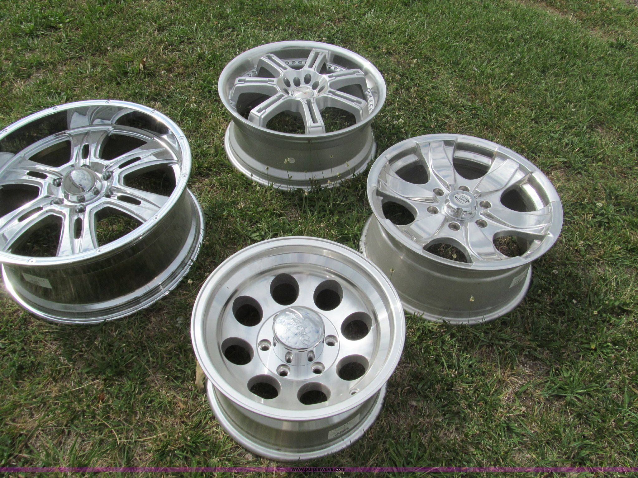 (4) aluminum wheels in Monett, MO | Item F4517 sold | Purple Wave