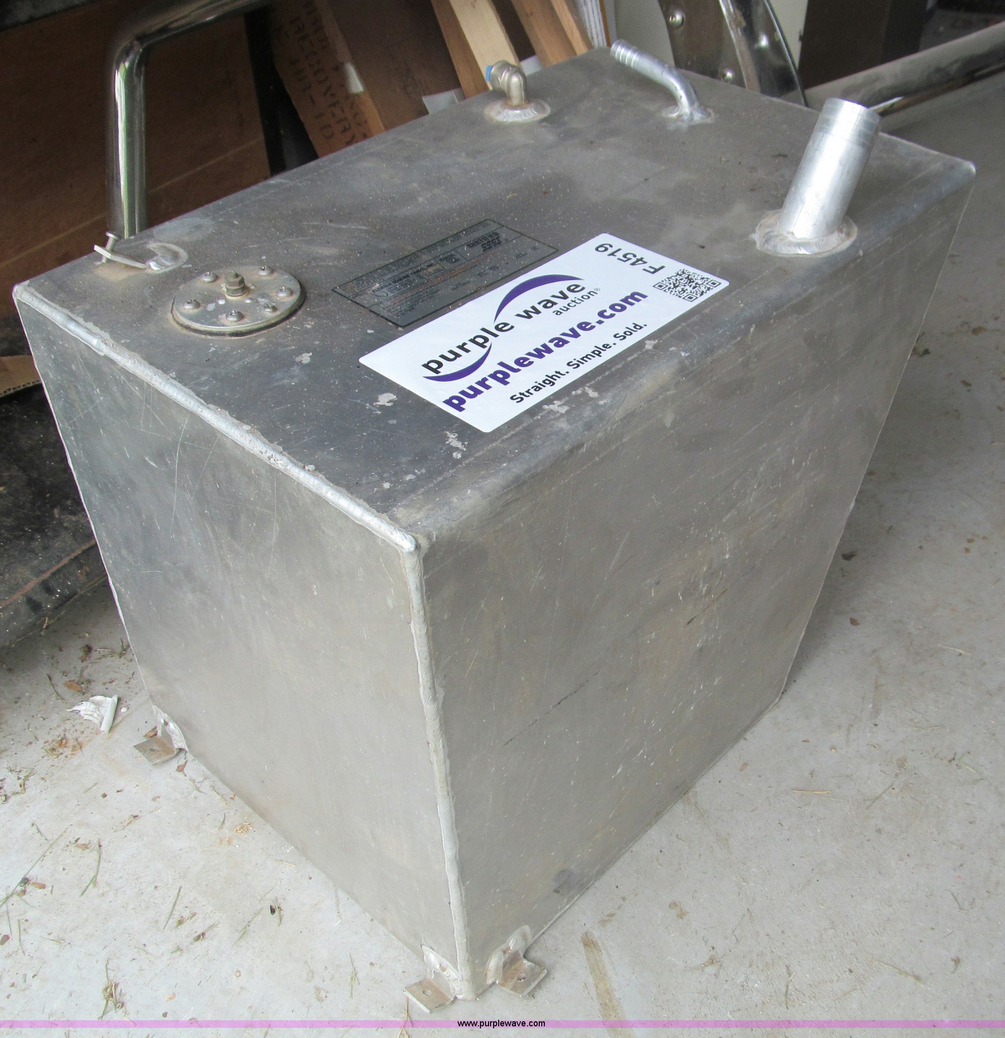 Florida Marine fuel tank in Monett, MO | Item F4519 sold | Purple Wave