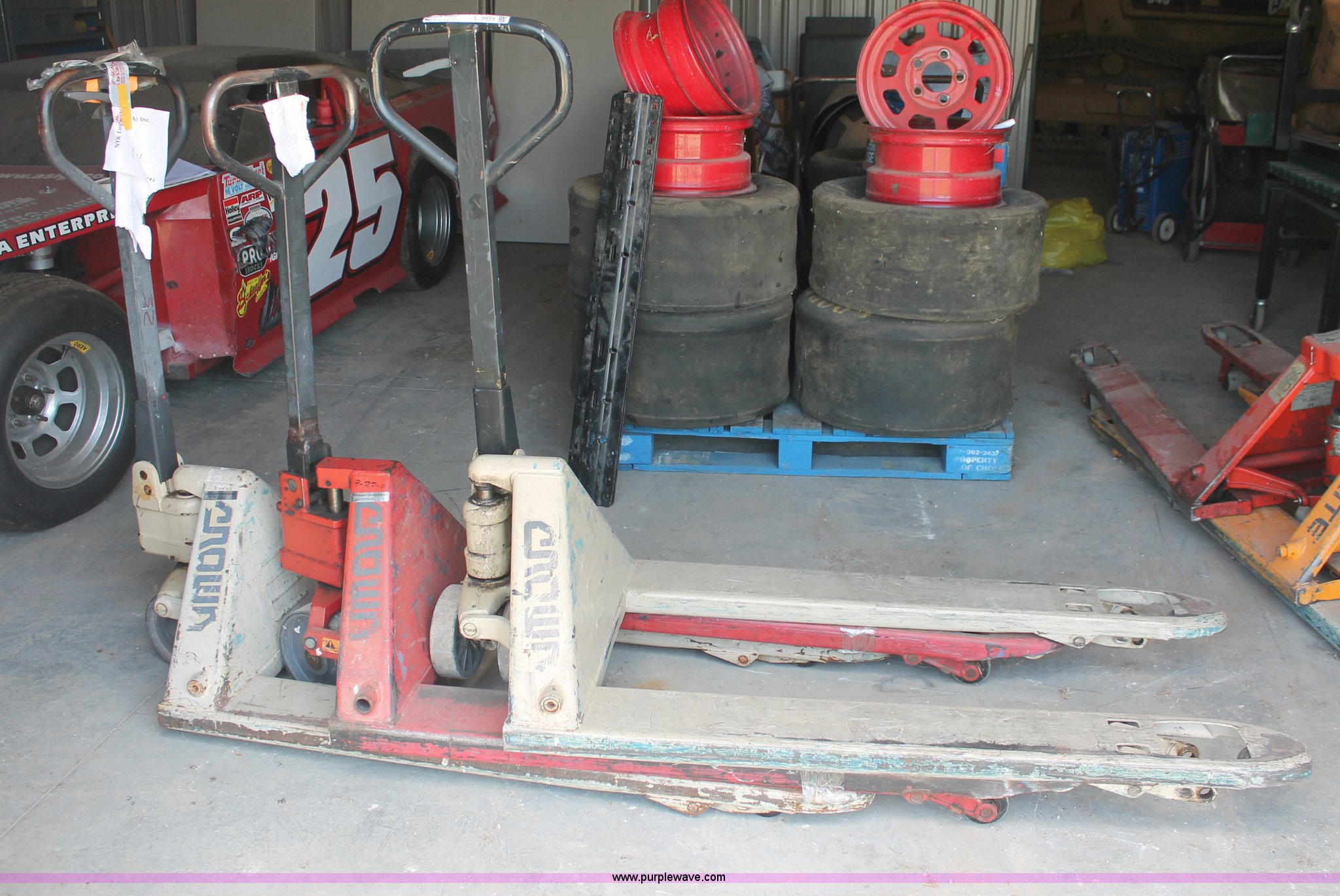 (3) Crown pallet jacks in Odessa, MO | Item L9959 sold | Purple Wave