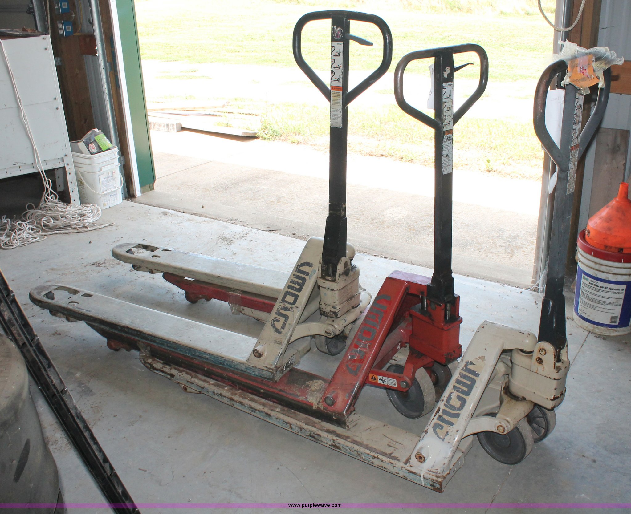 (3) Crown pallet jacks in Odessa, MO | Item L9959 sold | Purple Wave