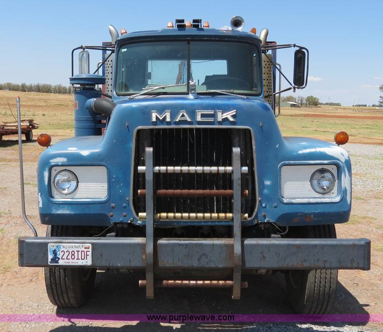 1979 Mack winch truck in Elk City, OK | Item B2461 sold | Purple Wave